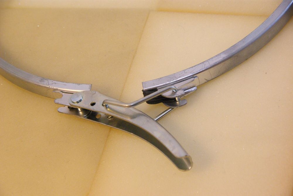 2x Spannring für Fässer 280, mit Klappgriff (Neu (gemäss Beschreibung)) in Herisau für CHF 5 ...