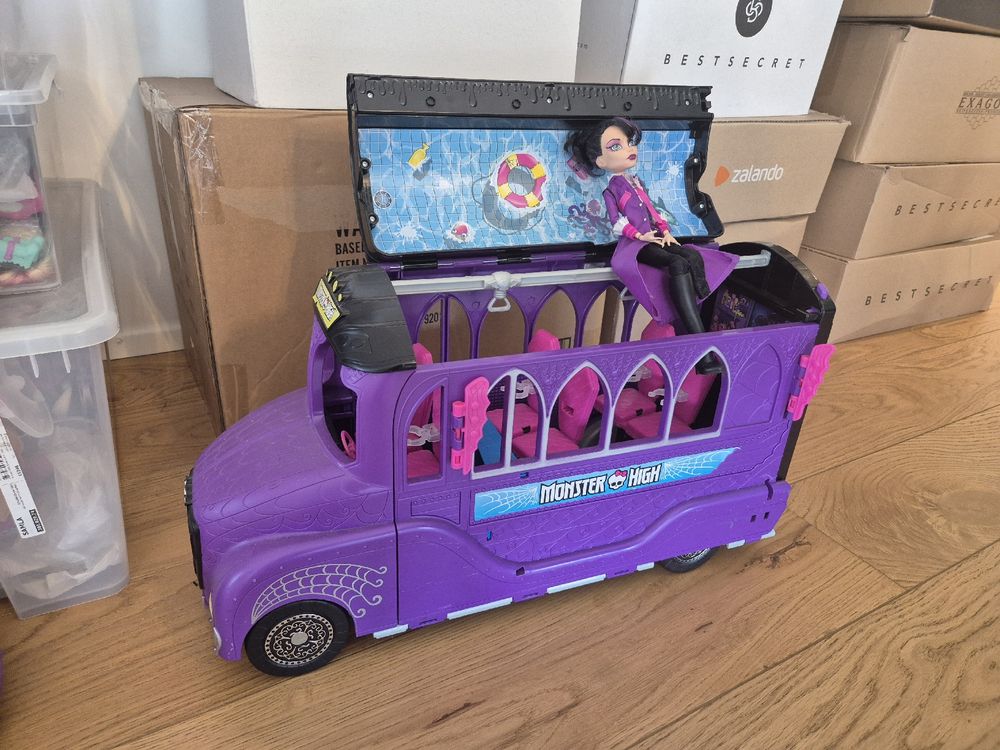 Monster High School Bus Toy Used (Gebraucht) in Zug für CHF 30 – mit ...