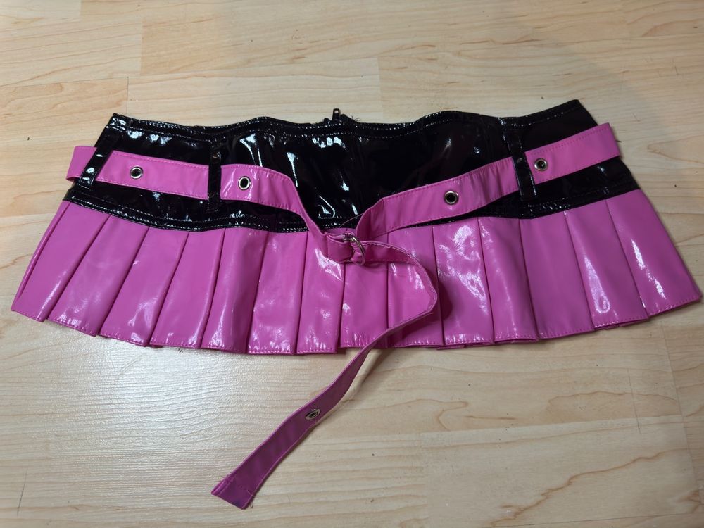 Damen "Phazeclothing" mini Faltenrock Lack 1 Size (Neu (gemäss ...