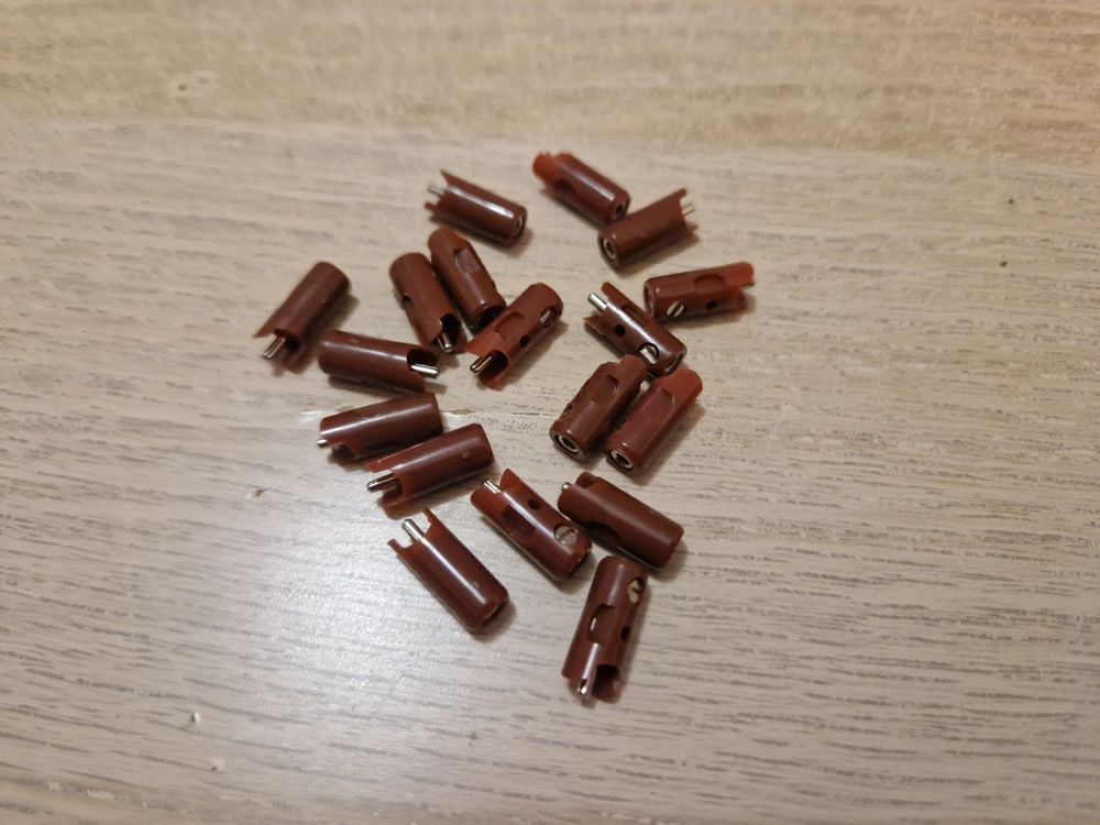 Märklin 18 x 71400 Stecker und Muffen (Gebraucht) in St-Aubin-Sauges ...