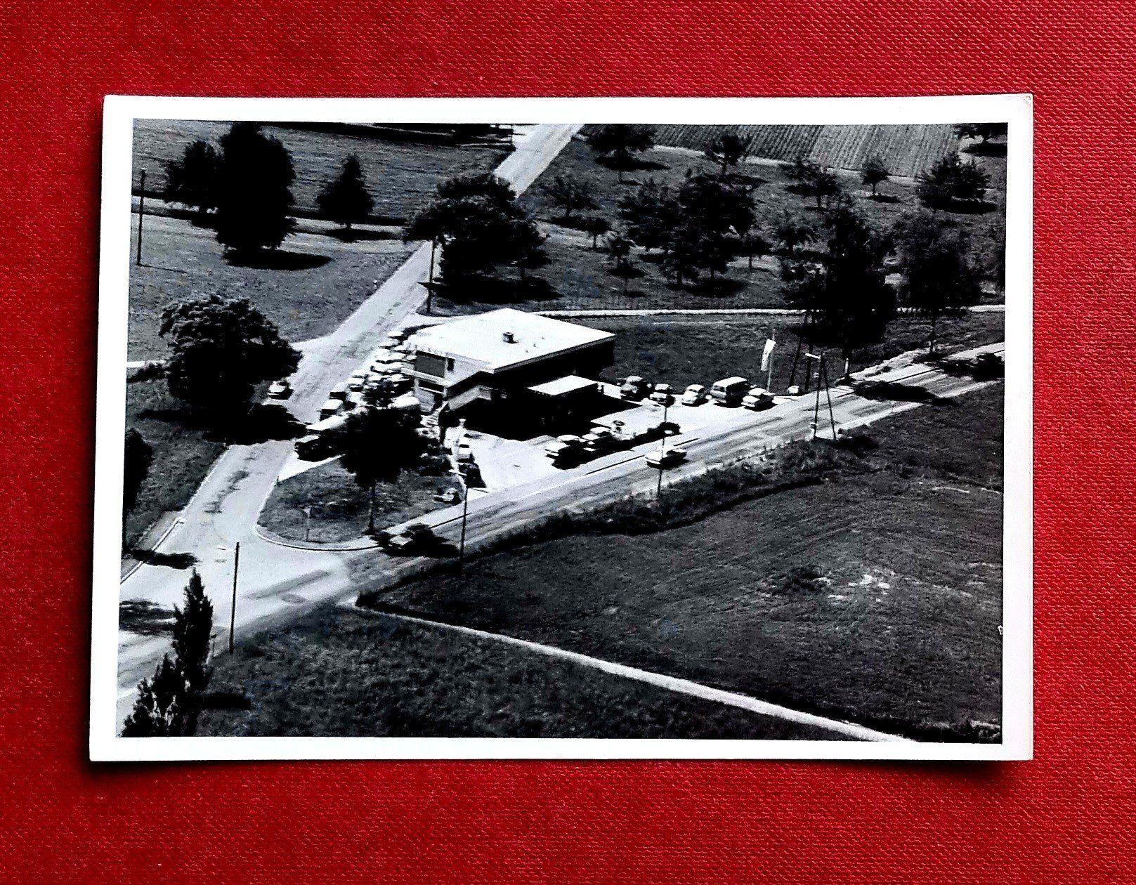 Garage mit Tankstelle an der Hauptstrasse - Foto - Ort ? (Gebraucht) in ...