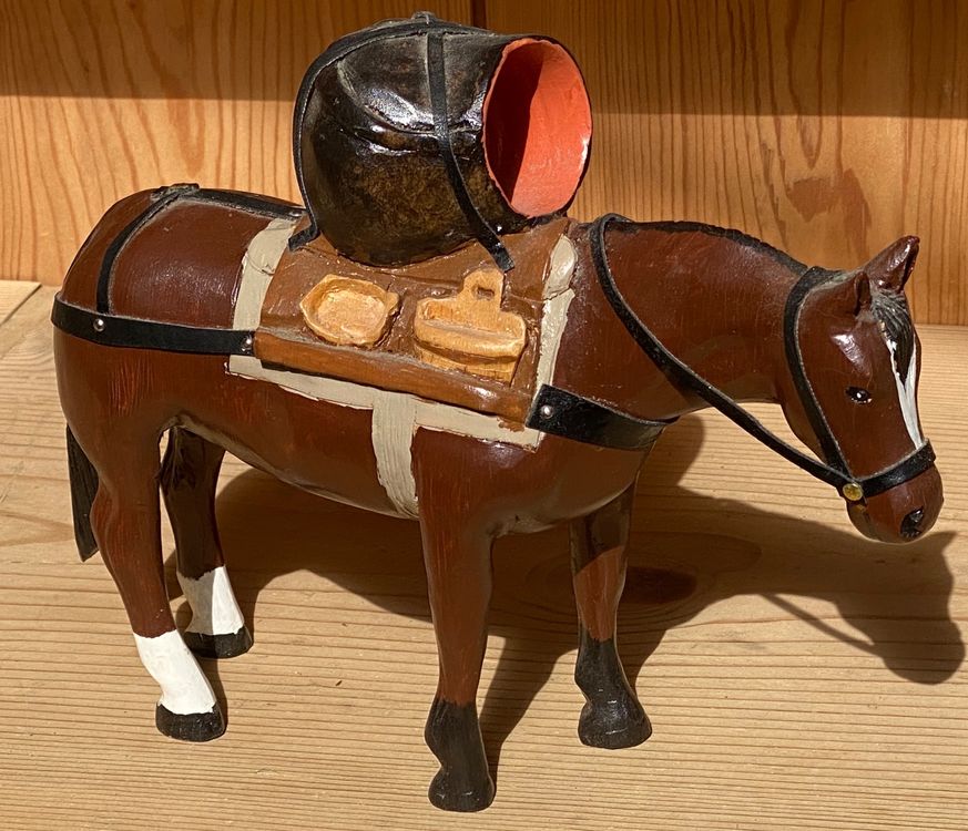 Antikes, aus 1 Stück geschnitztes Saumpferd mit Käsekessel | Kaufen auf ...