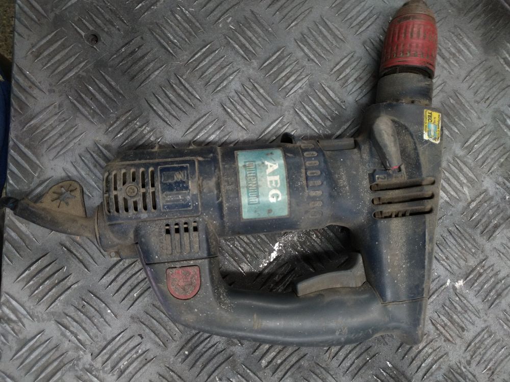 Bohrmaschine 750 Watt mit Schlagfunktion | Kaufen auf Ricardo