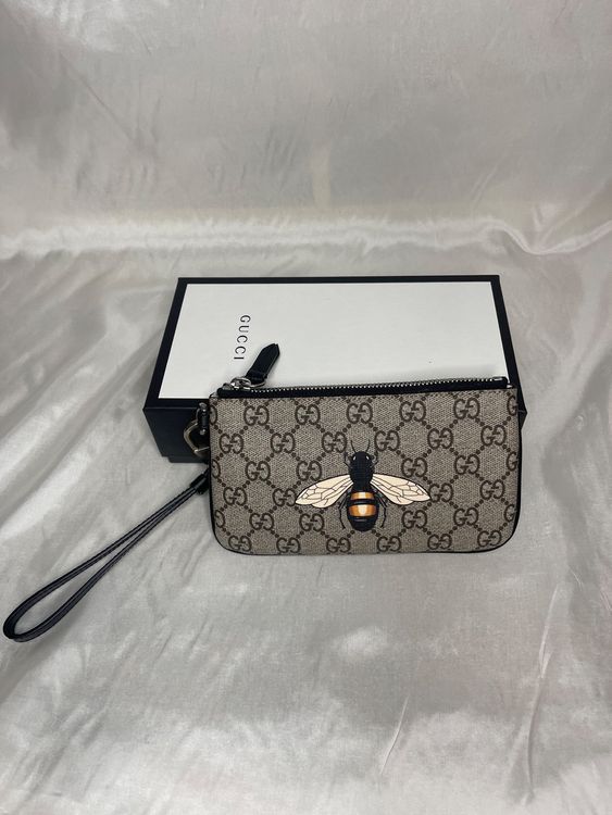 Original Gucci Monogram Bee Clutch (Neu und originalverpackt) in ...