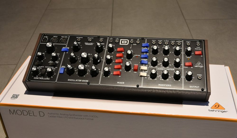Behringer Model D Analog-Synthesizer (Neu (gemäss Beschreibung)) in ...