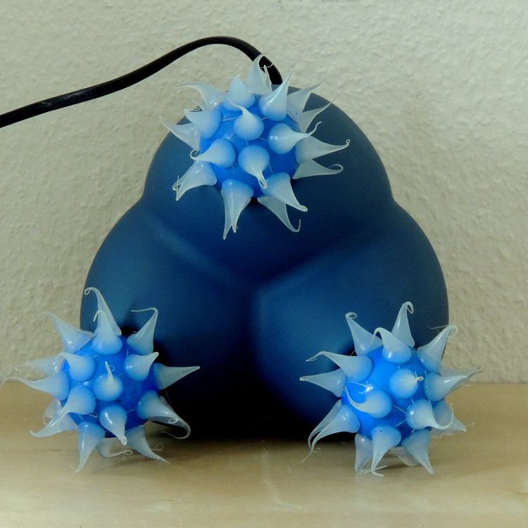 Lampe virus Valdesign UBO-Triobase, design Yuval Alduby 1970 (D ...