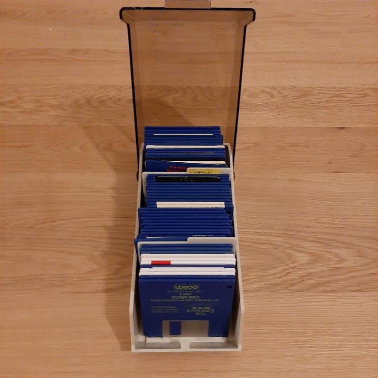 Diskettenbox mit 34 Originalspielen (Gebraucht) in für CHF 99 – mit ...