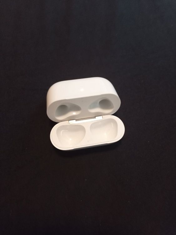 Apple AirPods Case / Lader (A2566, 3rd generation) (Gebraucht) in ...