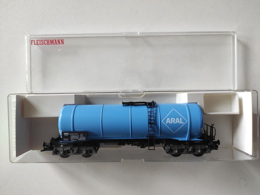Kesselwagen 4 Achsig "ARAL" blau der DB von Fleischmann H0 (Neu und originalverpackt) in La ...