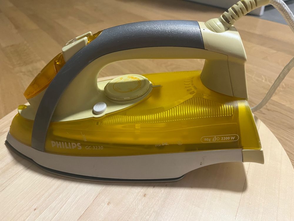 Dampfbügeleisen /Fer à Repasser (PHILIPPS, 2200W Calc&Clean) | Kaufen ...