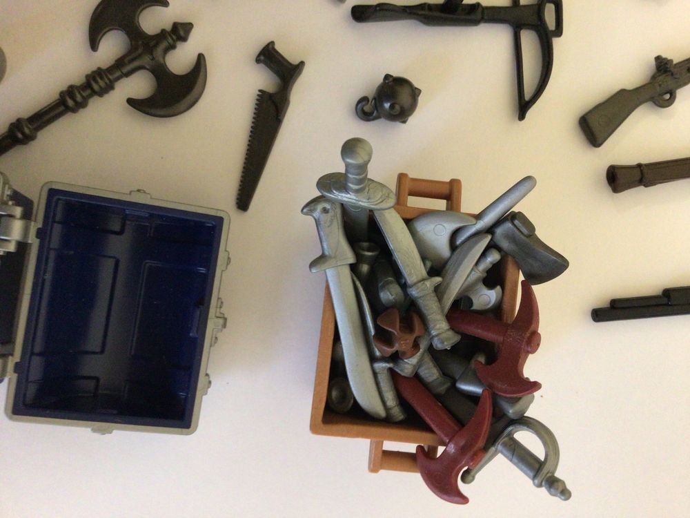 Viele playmobil Teilen, mit Kisten mit Gold und anderen sach | Kaufen auf Ricardo