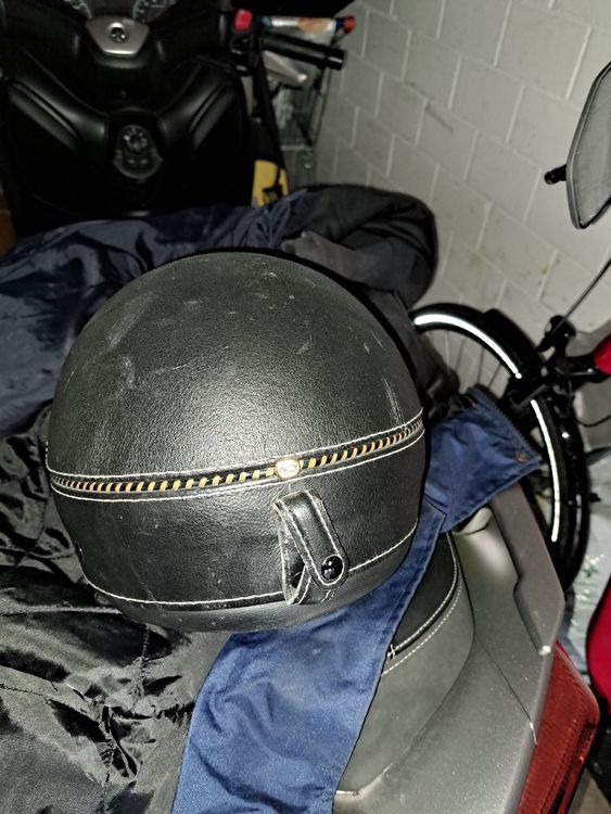 Alter Leder Motorradhelm (Gebraucht) in Jonschwil für CHF 50 – mit ...