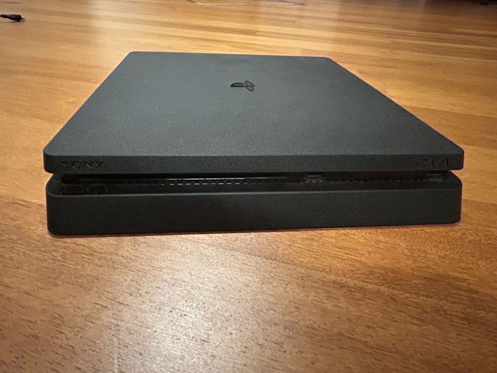 PS4 mit 4 Controller (Gebraucht) in Belp für CHF 100 – mit Lieferung ...