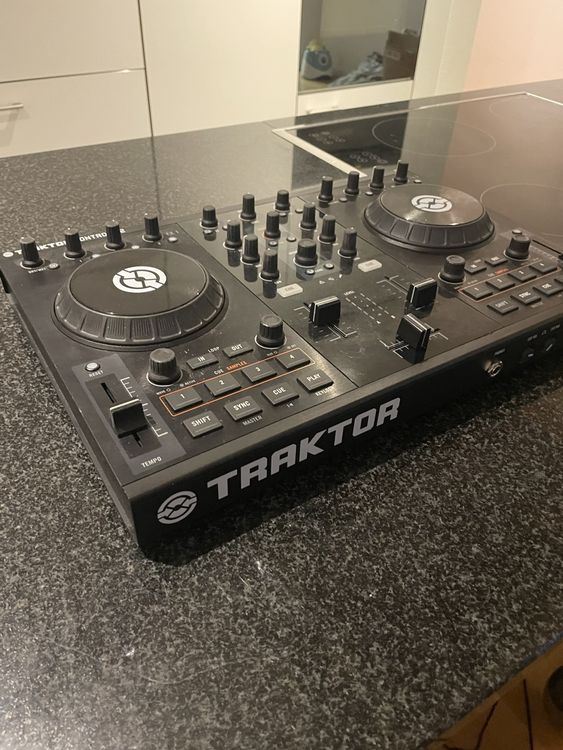 Native Instruments Traktor Kontrol S2 MK2 DJ Controller (Gebraucht) in ...