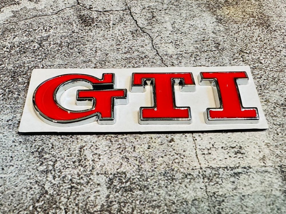 VW GTI Emblem Schriftzug Logo aus Metall NEU in Rot/Chrom (Neuf avec ...