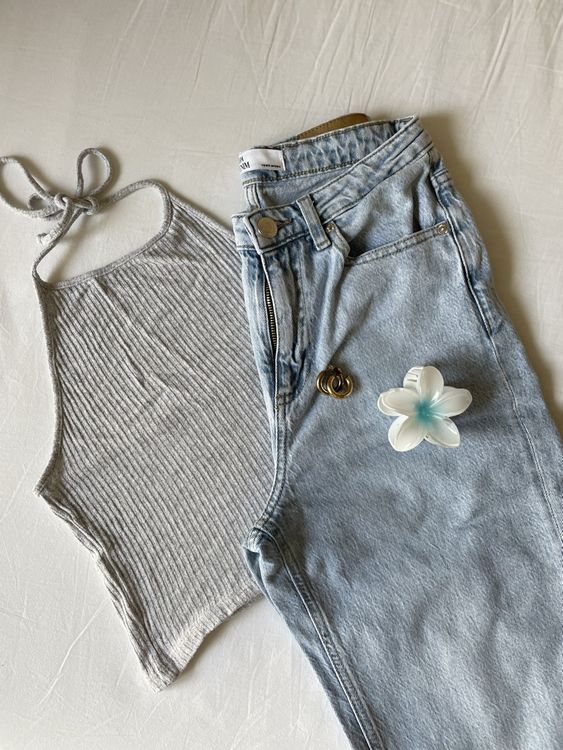 Top dos nu gris (Gebraucht) in Concise für CHF 8 – mit Lieferung auf ...