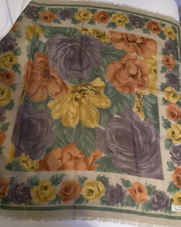 Codello Wolle Foulard 🌸 (Gebraucht) in Opfikon für CHF 25 – mit ...