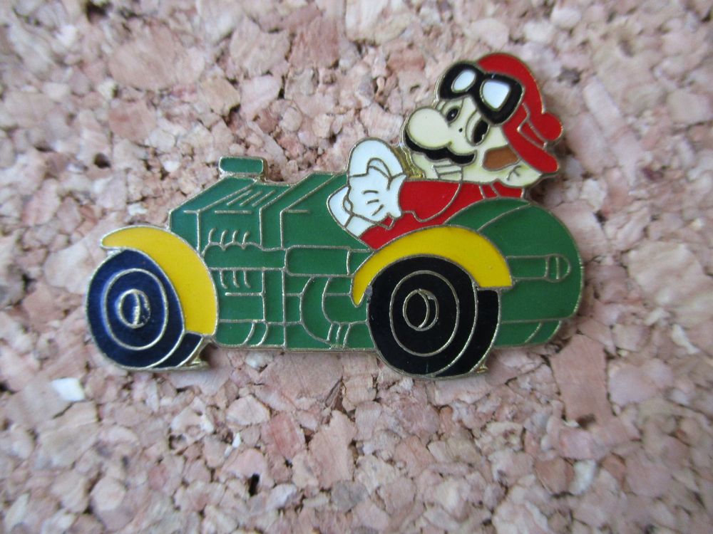 Nintendo Super Mario Pin Badge (Neu (gemäss Beschreibung)) in Felsberg ...