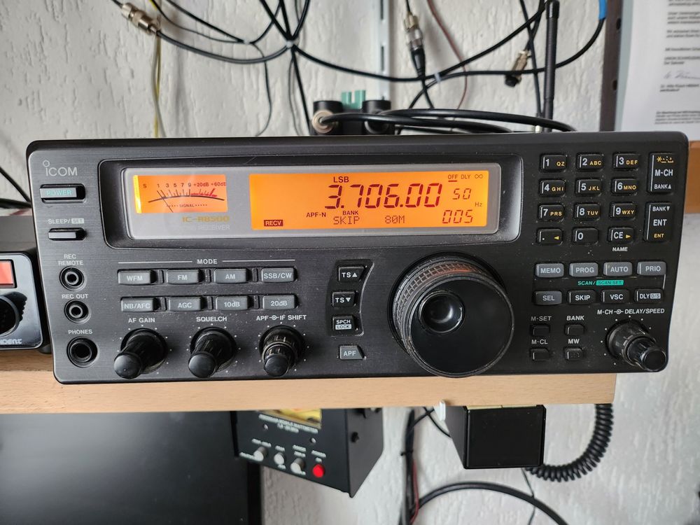 Icom IC-R8500 (Gebraucht) in Holziken für CHF 600 – mit Lieferung auf Ricardo kaufen