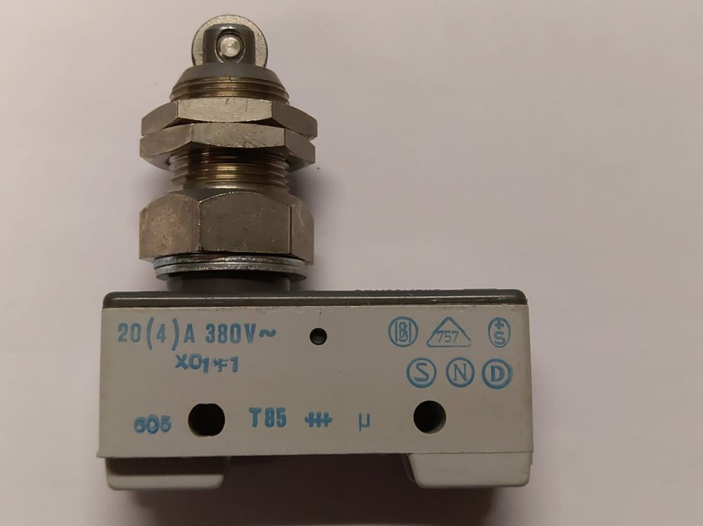 Miltac X01-F1 Roller Plunger Limit Switch 20(4)A 380V 506T85 (Neu ...