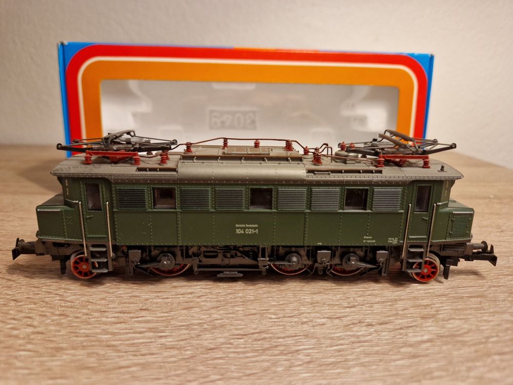 Märklin 3049 E-Lok 104 021-1 DB H0 (1) (Gebraucht) in St-Aubin-Sauges für CHF 84 – mit Lieferung ...