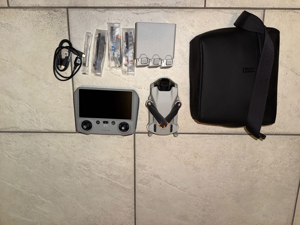 DJI Mini 3 mit RC Controller und Fly Mor | Kaufen auf Ricardo