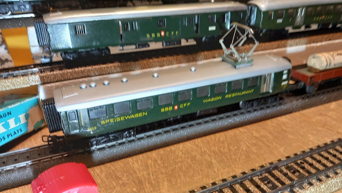 Märklin SBB Zug RE 44,HO,2Trafos,23 Schienen,7Wagen,2Weichen (Gebraucht ...