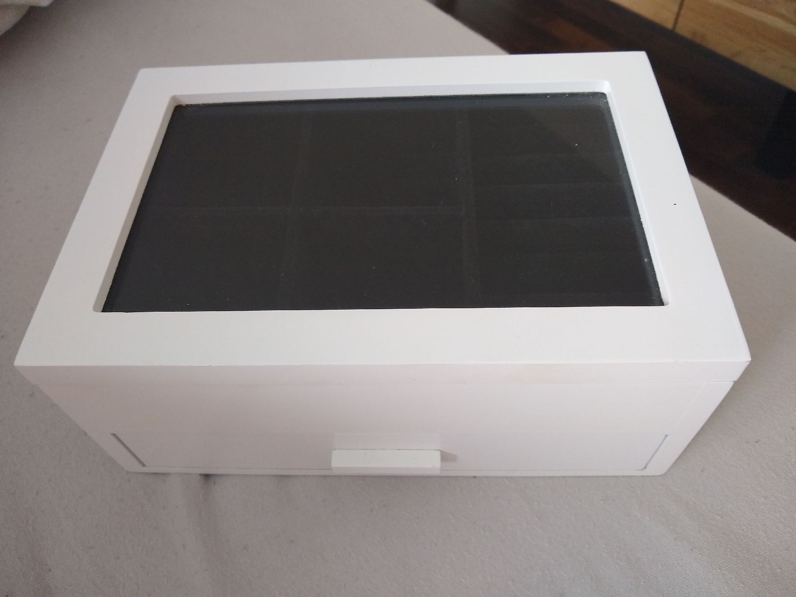 Like NEW! White modern wood and glass jewelry box (Neu (gemäss ...