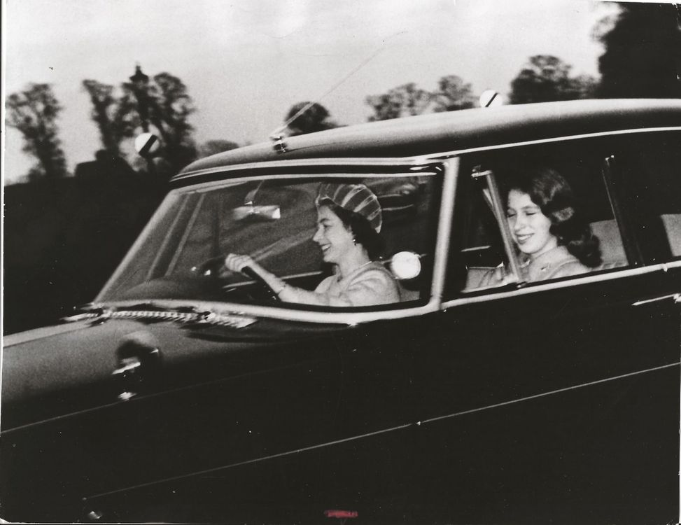 Queen Elizabeth II driving a car, Princess Anne, TOP! (Gebraucht) in ...