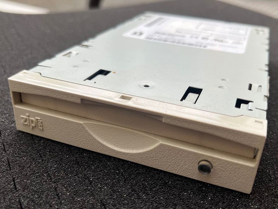 Iomega zip Laufwerk intern (Gebraucht) in Luzern für CHF 50 – mit ...