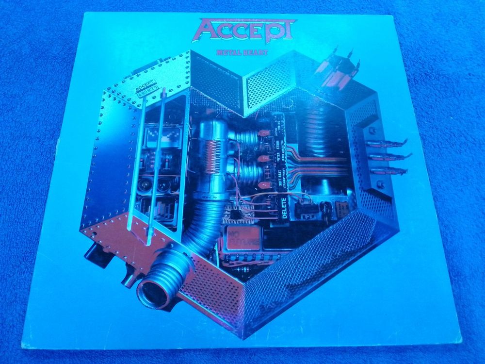 ACCEPT - metal heart 12" PORTRAIT PRESS import (Gebraucht) in für CHF 5 ...