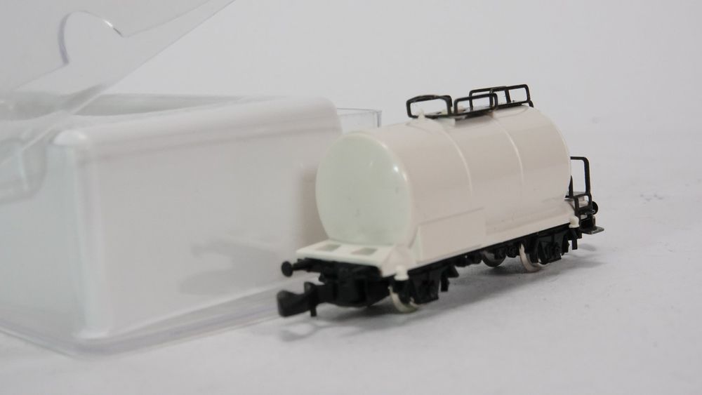 1å Märklin Z DB Kesselwagen weiss / unbeschriftet (Gebraucht) in ...