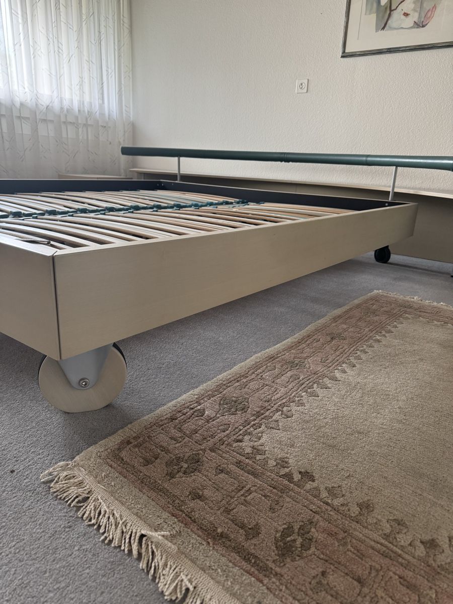 Doppelbett, Lattenrost, Ablagefläche (Gebraucht) in Langenthal für CHF 40 – nur Abholung auf ...