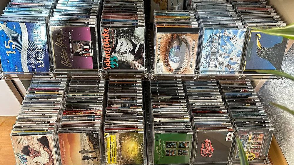 Sammlung von ca. 900 CD's (Gebraucht) in Matzingen für CHF 800 – nur Abholung auf Ricardo kaufen