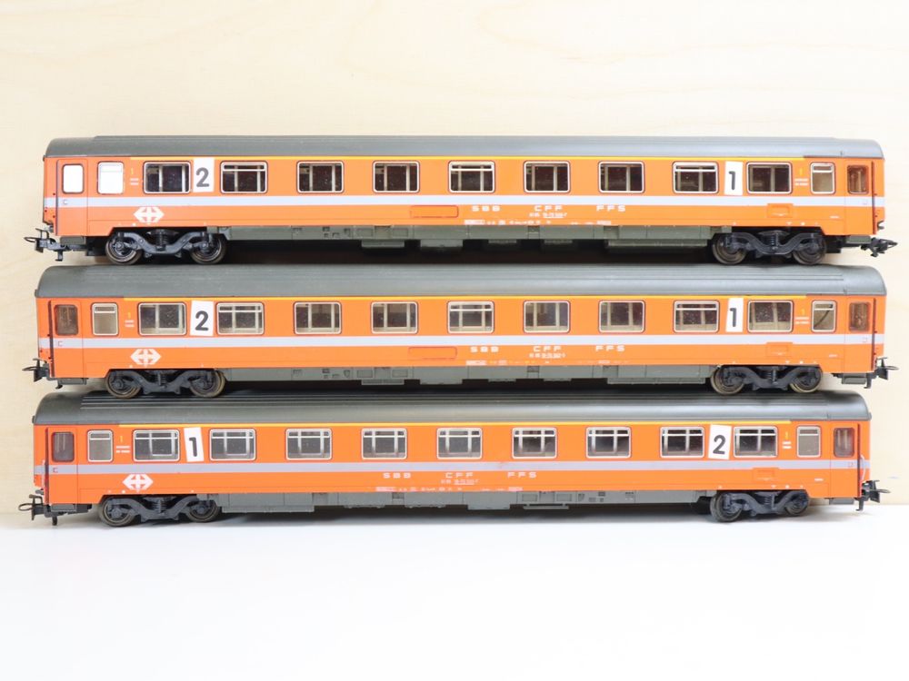 ROCO 3 x SBB Personenwagen Orange Nr. 44655 - H0 (Gebraucht) in für CHF ...