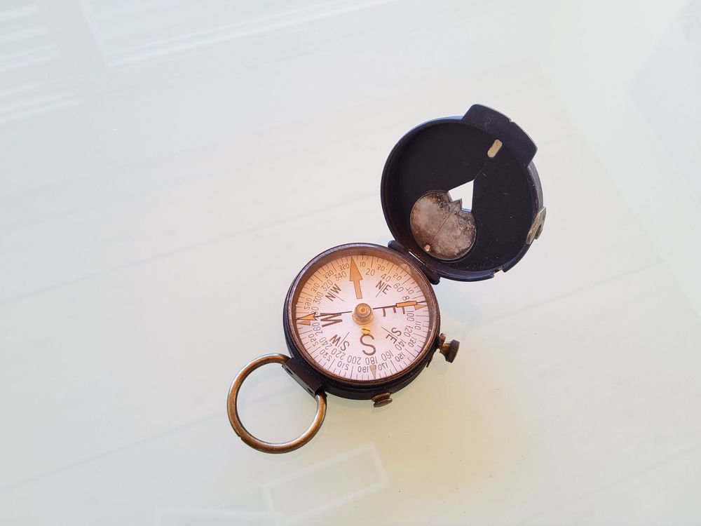 Ancienne boussole d'armée suisse (Gebraucht) in Malleray für CHF 35 ...