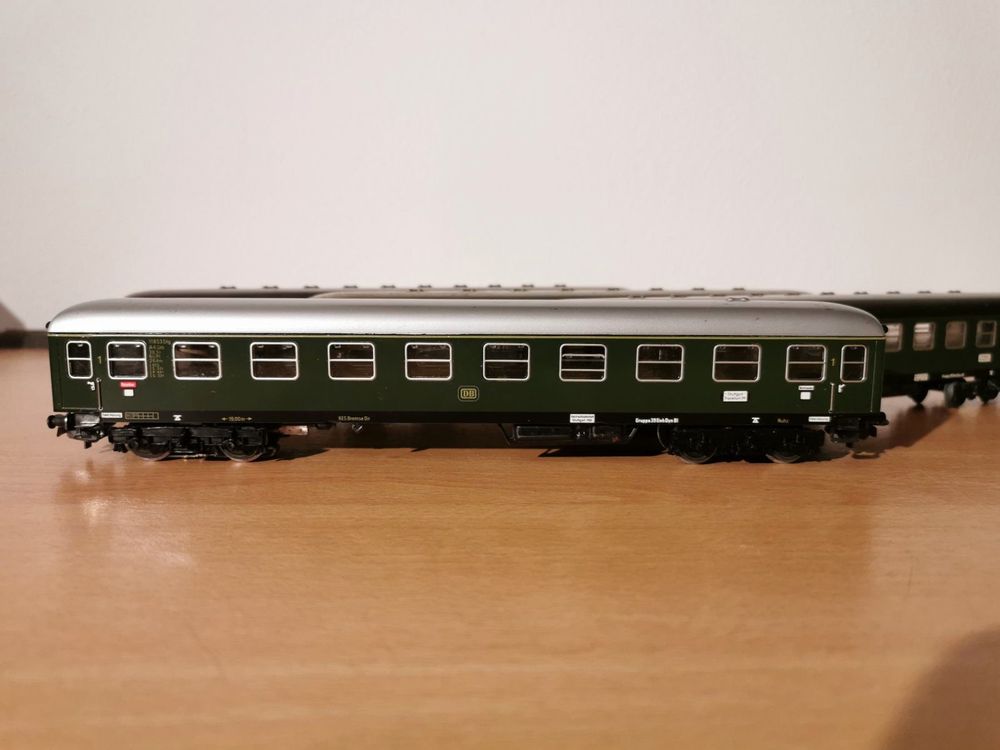 Märklin 4 Personenwagen der DB beleuchtet (Gebraucht) in Urtenen ...