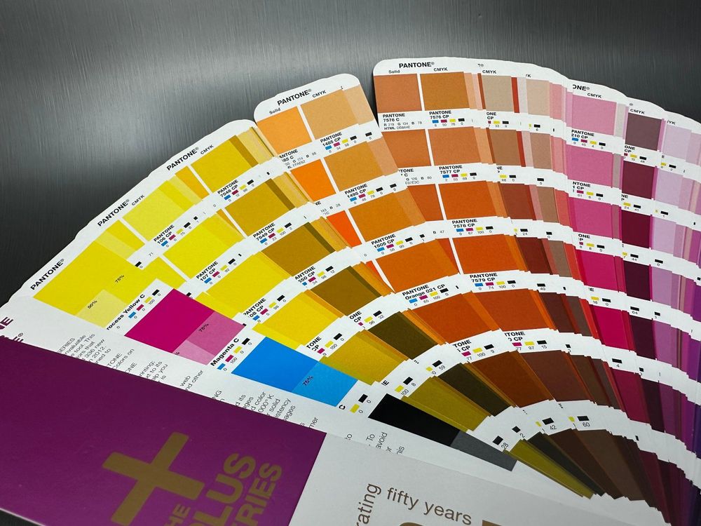 Pantone Farbfächer, Color Bridge Coated (Gebraucht) in Arisdorf für CHF ...