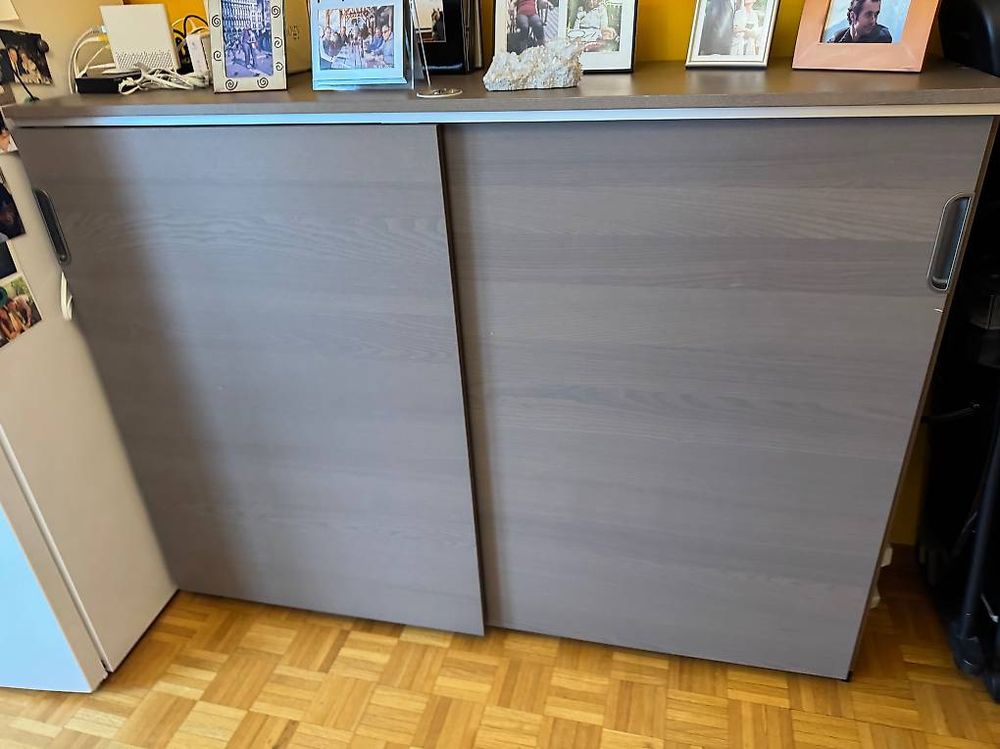 Bureau et armoire du même modèle (D'occasion) à Blonay pour CHF 100 ...