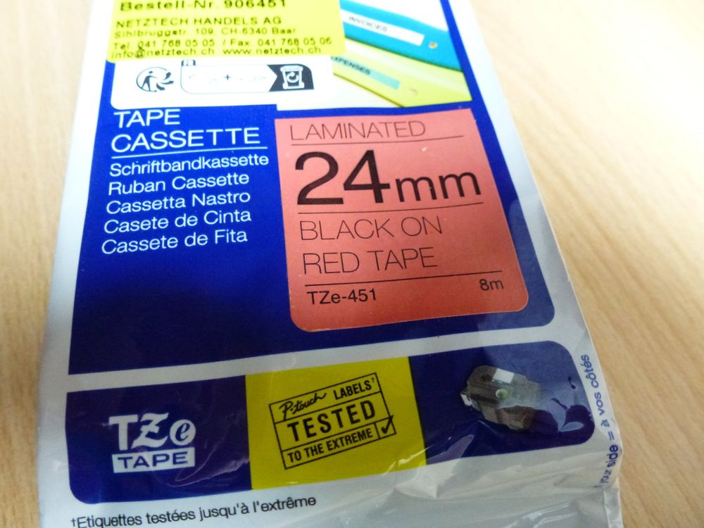 P-Touch Black On Red Tape 24mm TZe-451 (Neu und originalverpackt) in Hombrechtikon für CHF 8.44 ...