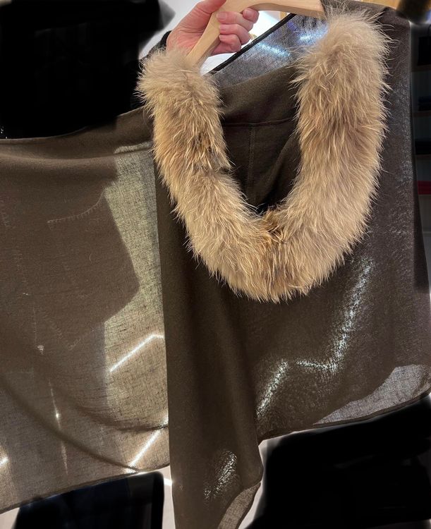 Schal mit Kapuze und Fell | Kaufen auf Ricardo