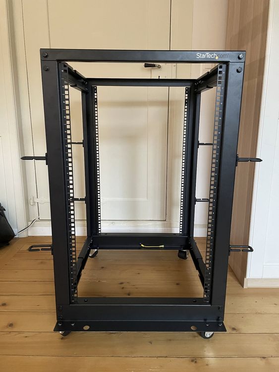 StarTech 18U Open-Frame Server Rack (Neu (gemäss Beschreibung)) in Egg ...