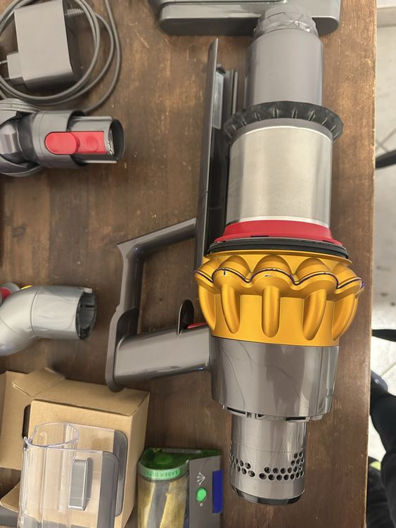 Dyson V15 Detect Akkustaubsauger (Gebraucht) in Endingen für CHF 230 ...