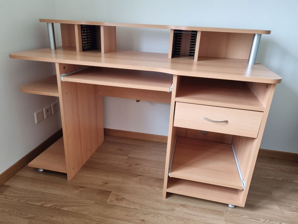 Büro/Computertisch (Gebraucht) in Wiesendangen für CHF 5 – nur Abholung ...