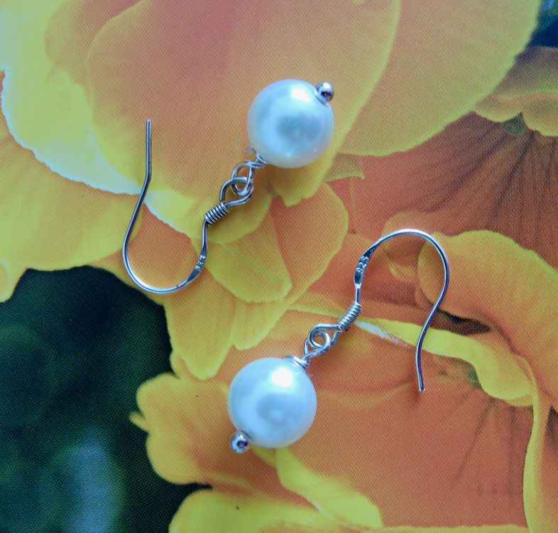 Shell Perlen Ohrringe (Neu und originalverpackt) in Allschwil für CHF 12 – mit Lieferung auf ...