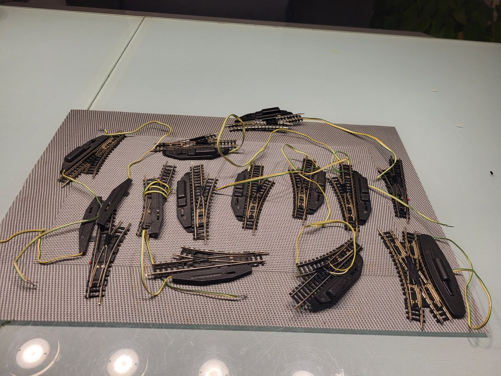 Trix 12x El. Weichen 1x El.Kreuzung DC N Spur (Gebraucht) in Pfäffikon ...