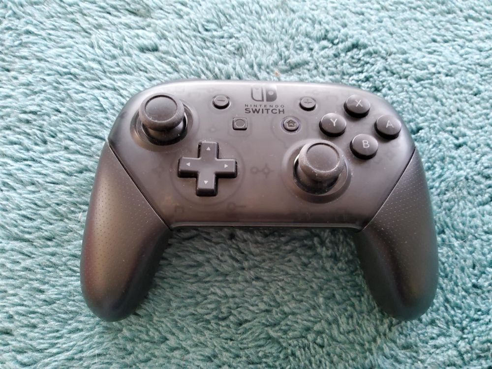 PRO CONTROLER NINTENDO SWITCH (Gebraucht) in Villars-le-Terroir für CHF ...