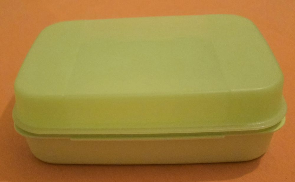 Grosse Tupperware Box (Gebraucht) in Escholzmatt für CHF 12 – mit ...