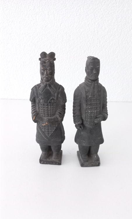 Terrakotta Krieger mit Schriftzeichen 2er Set, China 20.Jhd. (Gebraucht) in Nennigkofen für CHF ...
