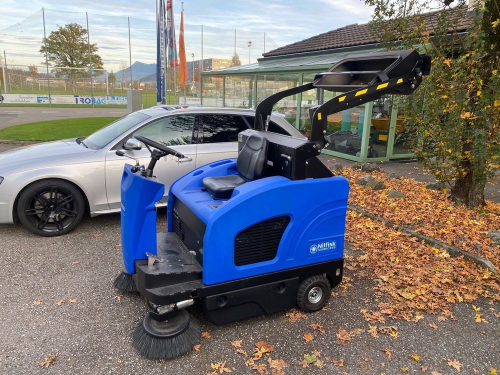 Nilfisk Kehrmaschine Putzmaschine Floortec R 870 P Demogerät (Neu ...